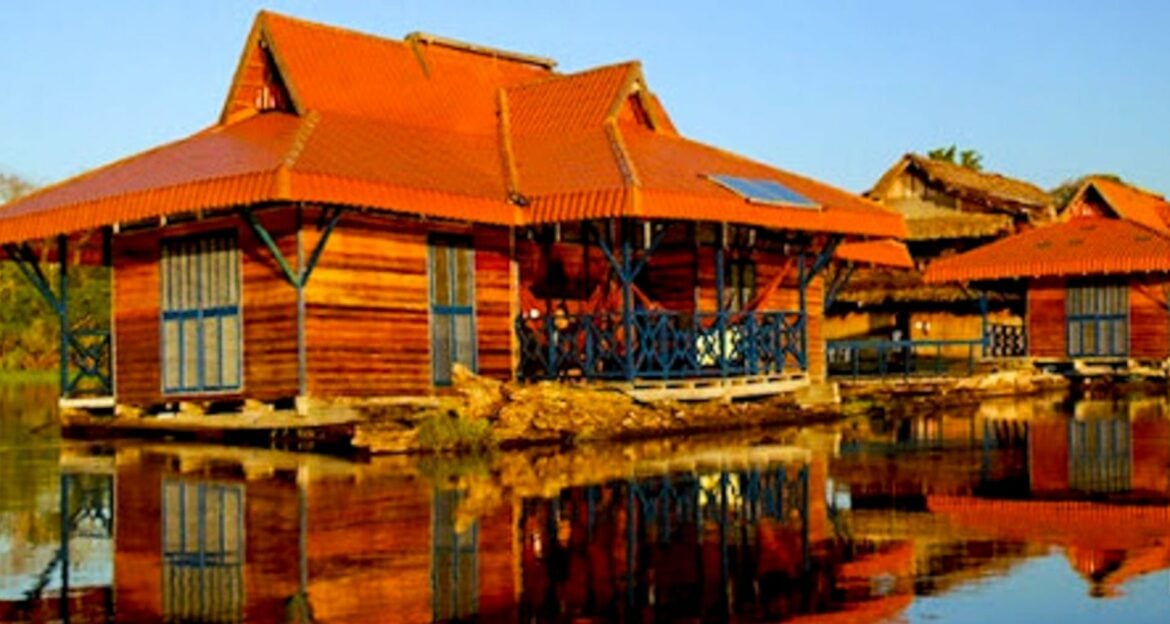 Uakari Lodge Brazil Amazon Jungle Lodge 🦋 4* & 5* Floating Lodge